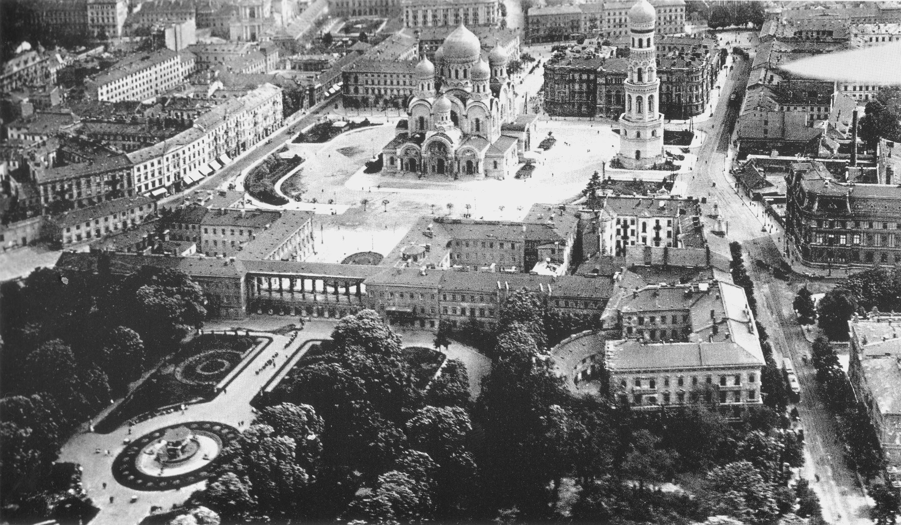Tomb of the Unknown Soldier, Warsaw, Poland | History Then and Now